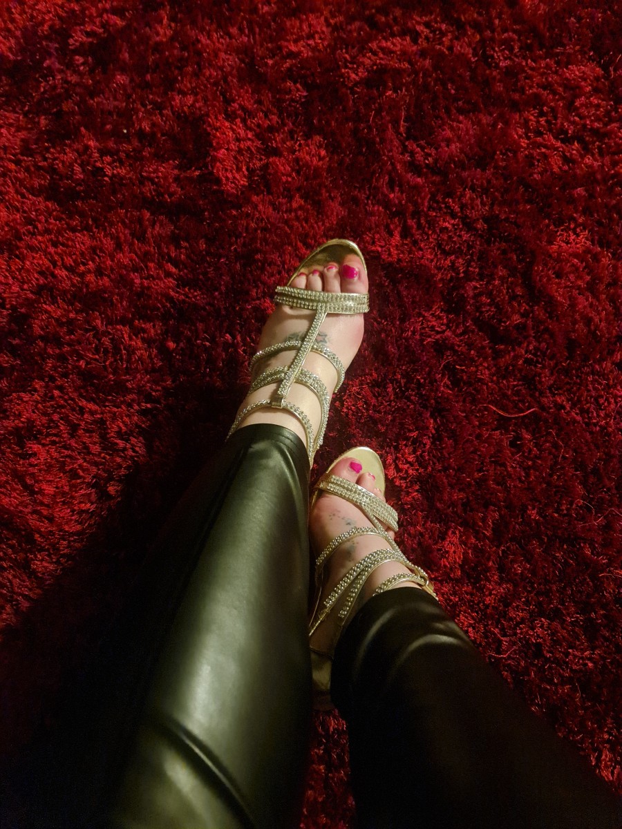 Mistress Laura Coats | FINmessage