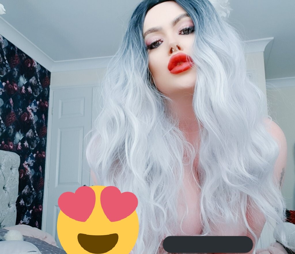 Mistress Laura Coats | FINmessage