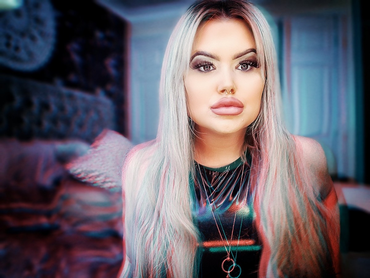 Mistress Laura Coats | FINmessage