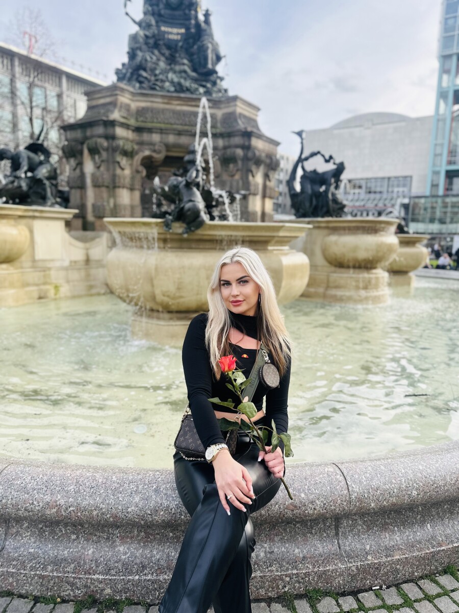 Dominaqueen | FINmessage