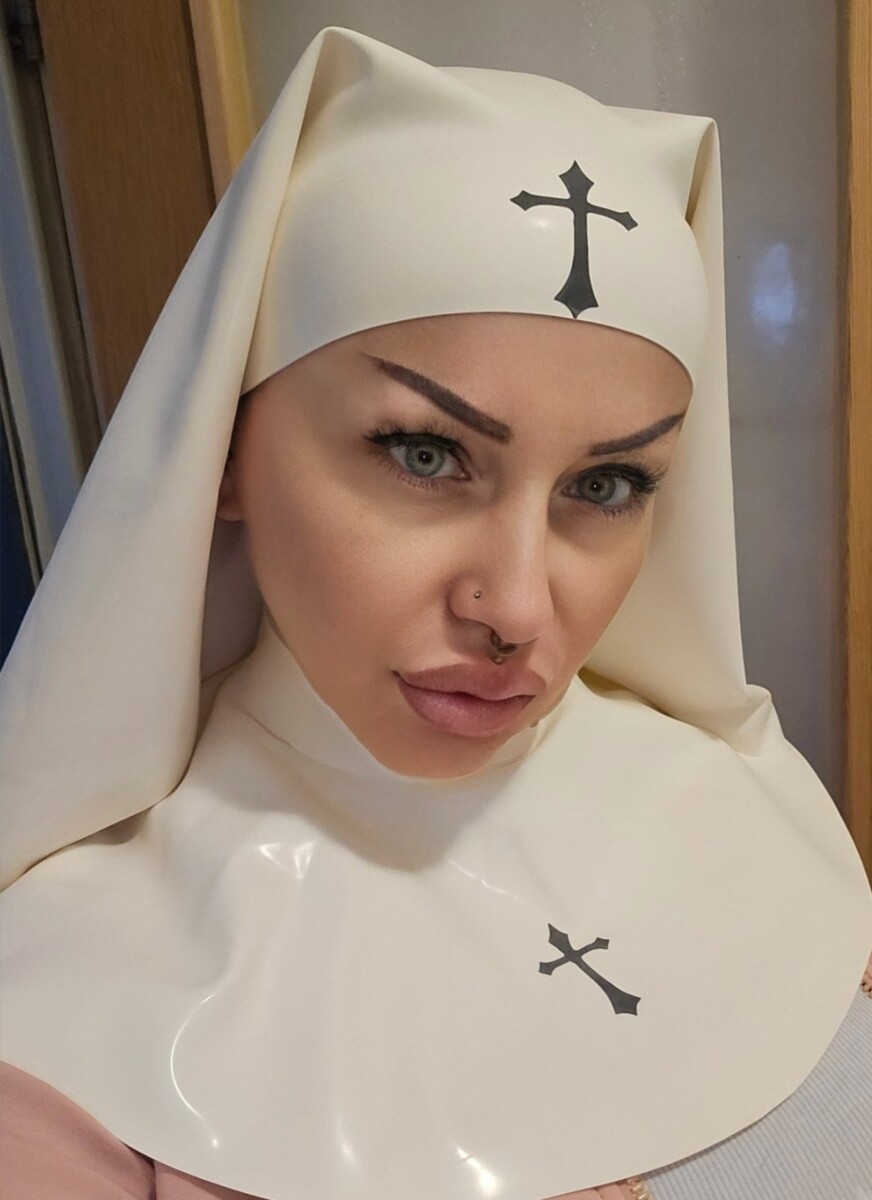 Rubber Diva Miss Lucy | FINmessage