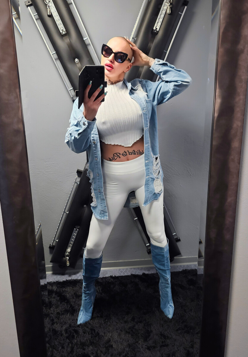 Rubber Diva Miss Lucy | FINmessage