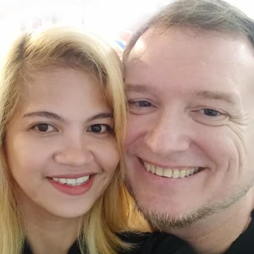 Sexy Gaming Couple | FINmessage